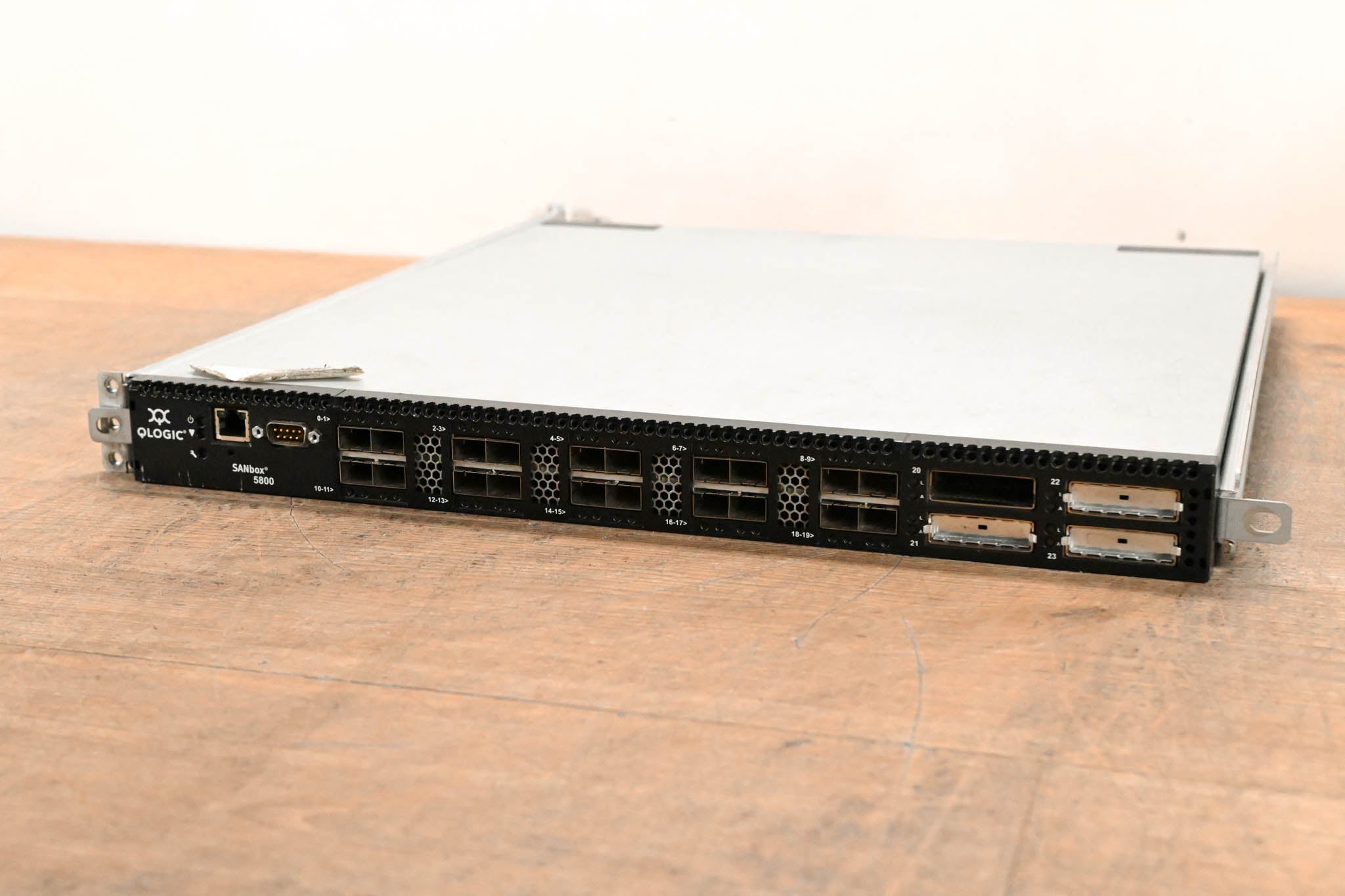 Q-LOGIC SANbox 5802 8-Port 8Gb Fibre Channel Stack Switch CG00301