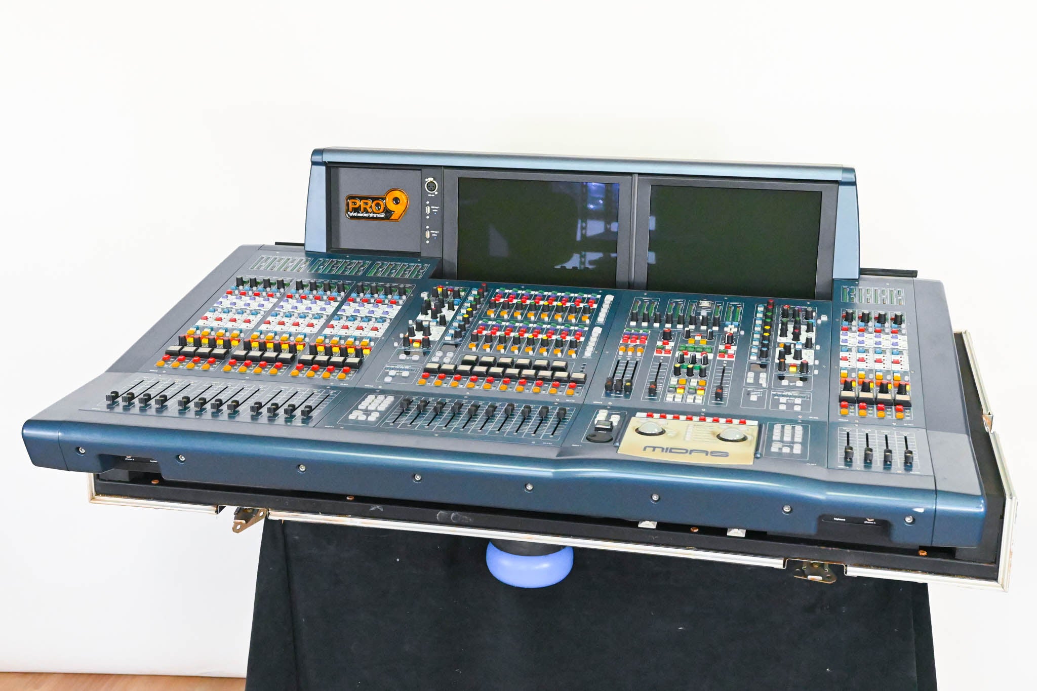 Midas PRO9 Live Audio Mixing System with DL371 Engine and Road Case CG01WML