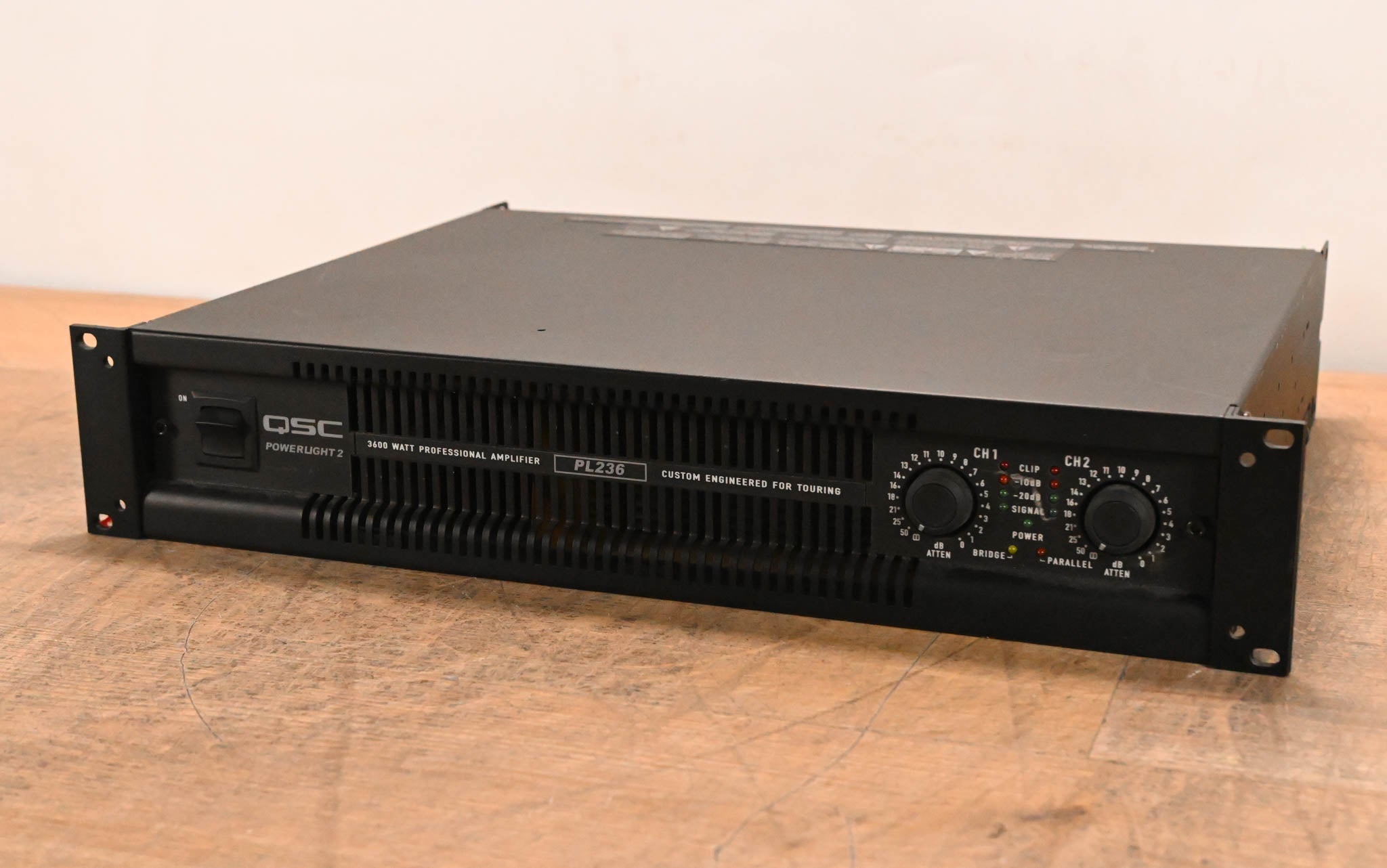 QSC PL236 PowerLight 2 Series 2-Channel Power Amplifier CG01N95
