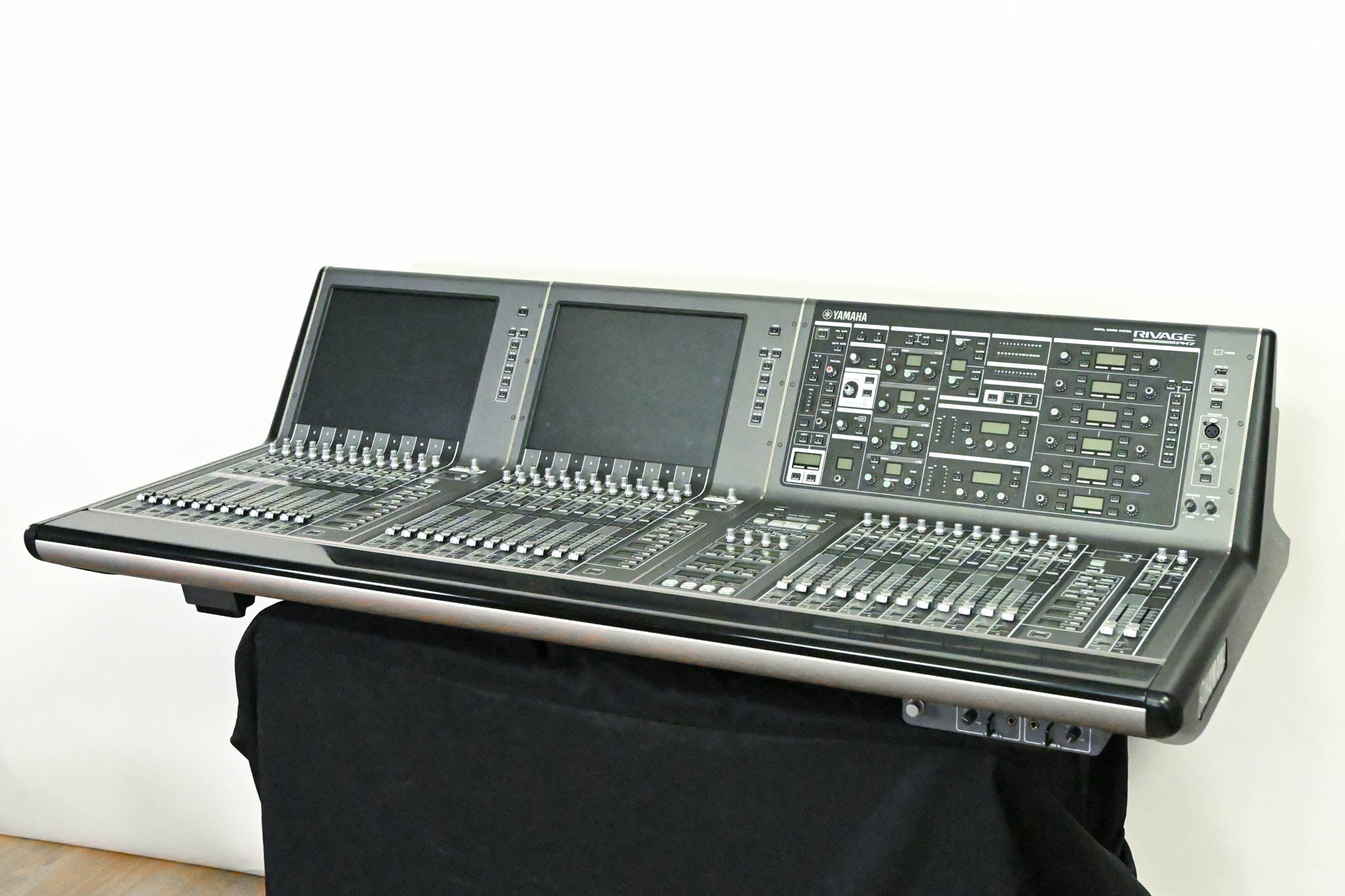 Yamaha Rivage PM7 120-Channel Digital Mixing Console CG01TY4