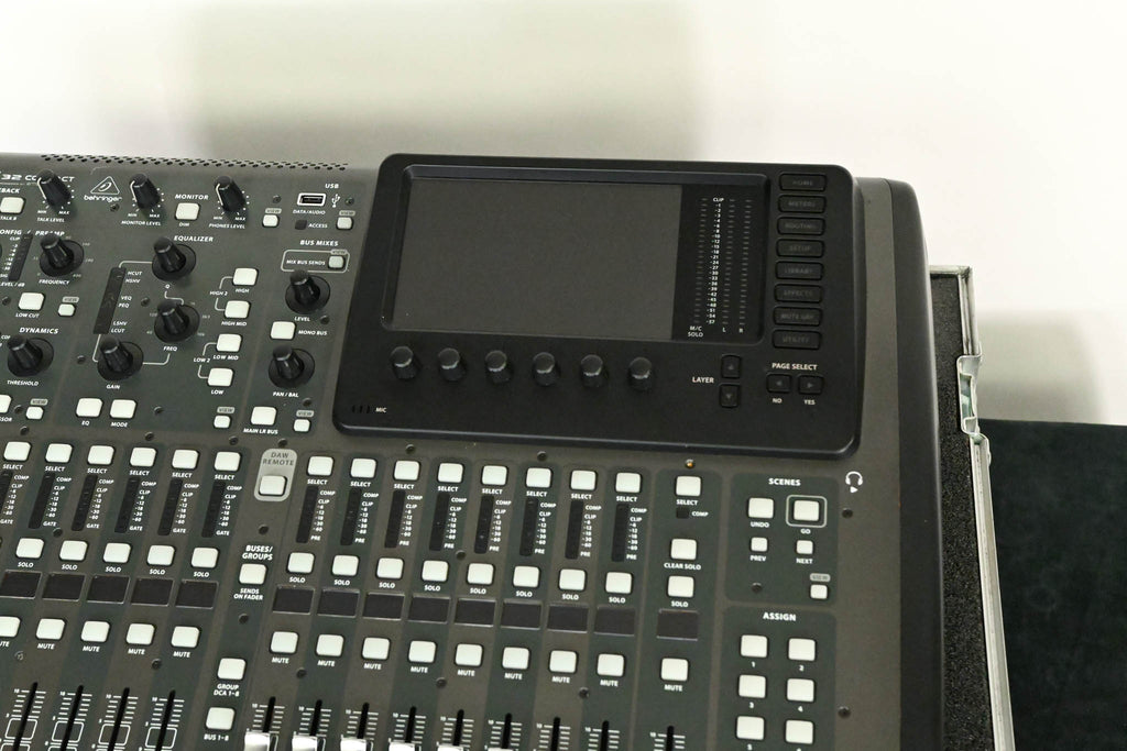 Behringer X32 Compact 40-Channel Digital Audio Console with Road Case ...